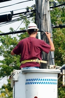 Common Hazards in Utility Work | Kansas City Accident Injury Attorneys